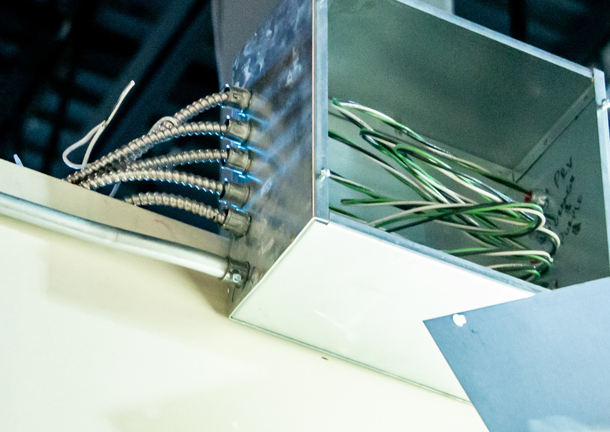 Fixture Whip 6ft 18/5 Solid Steel Snap-In